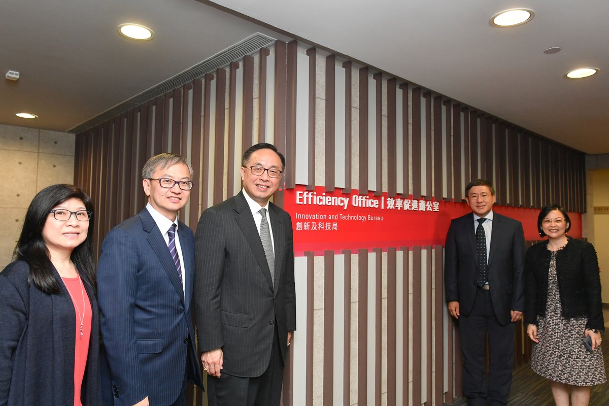 news.gov.hk - Nicholas Yang visits Efficiency Office