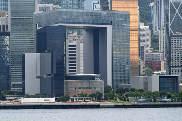 news.gov.hk - CE, top officials to donate salary