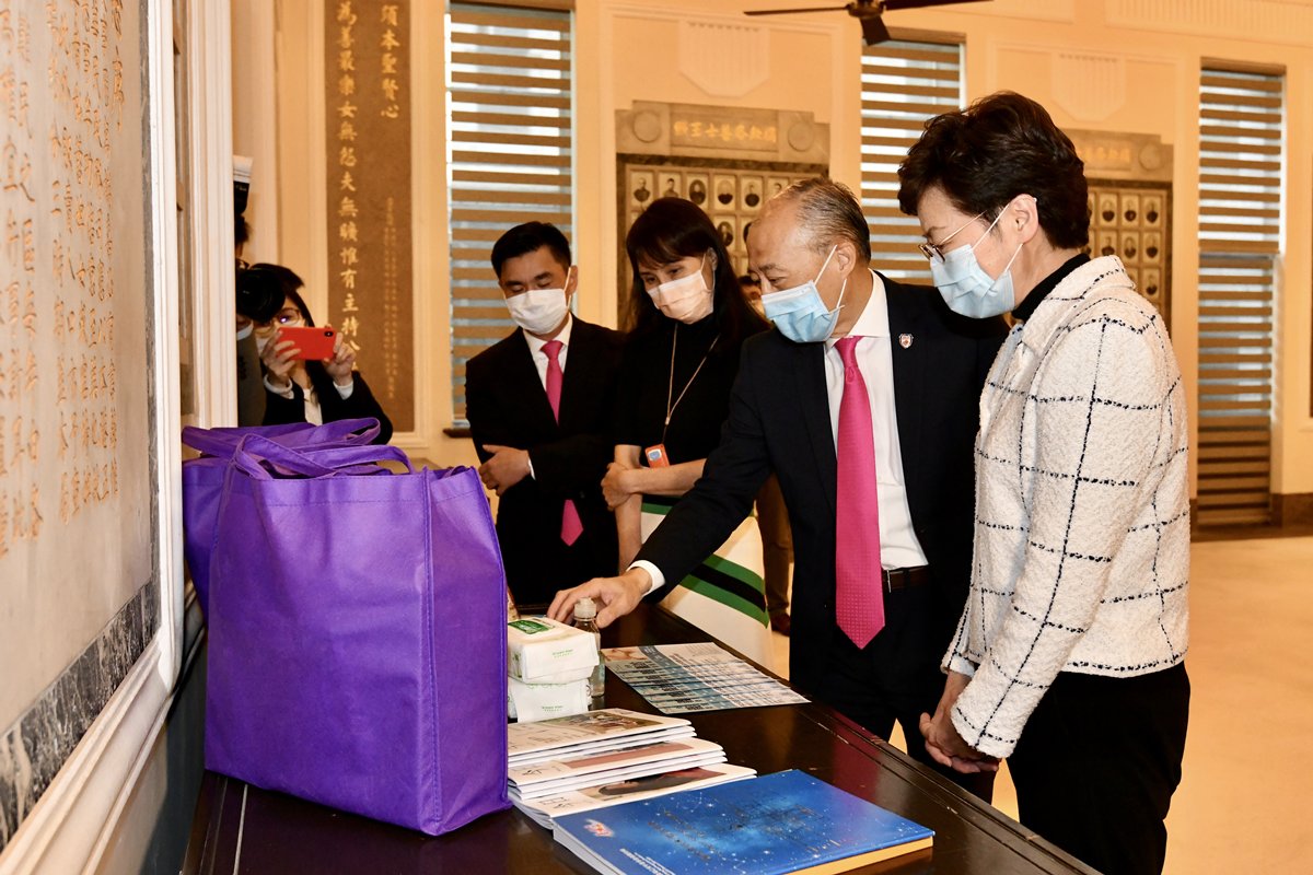 news.gov.hk - CE visits Po Leung Kuk
