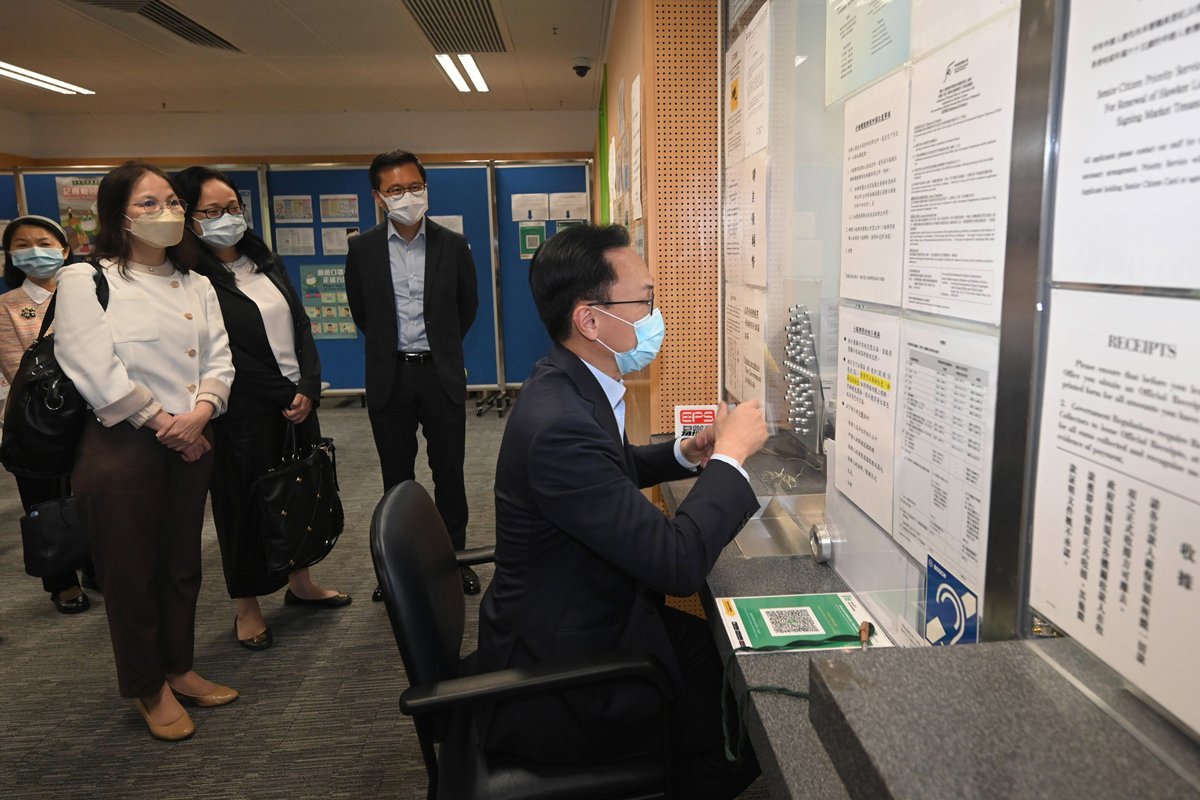 news.gov.hk - Patrick Nip visits FEHD offices