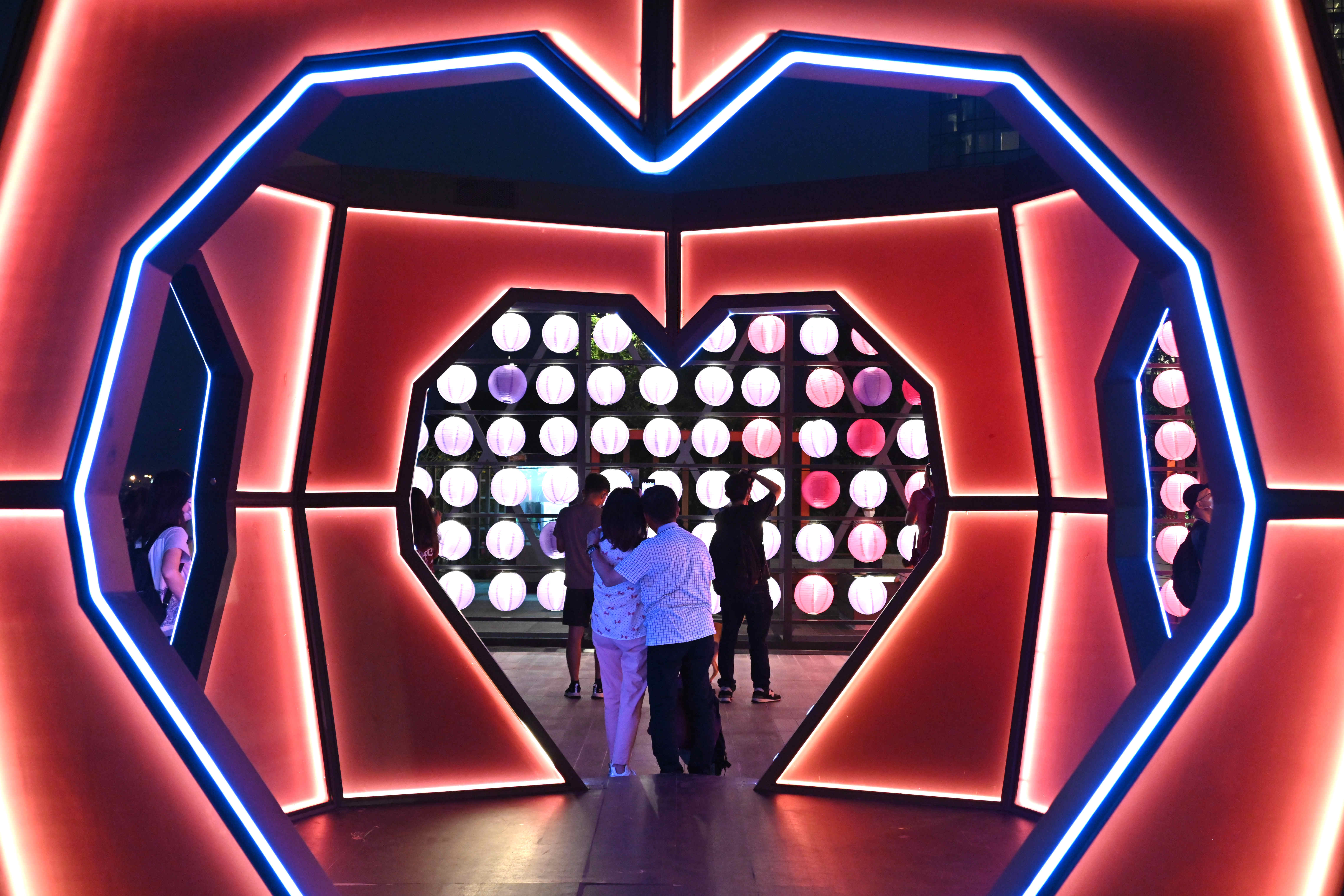 news.gov.hk - Lanterns light up HK for mid-autumn