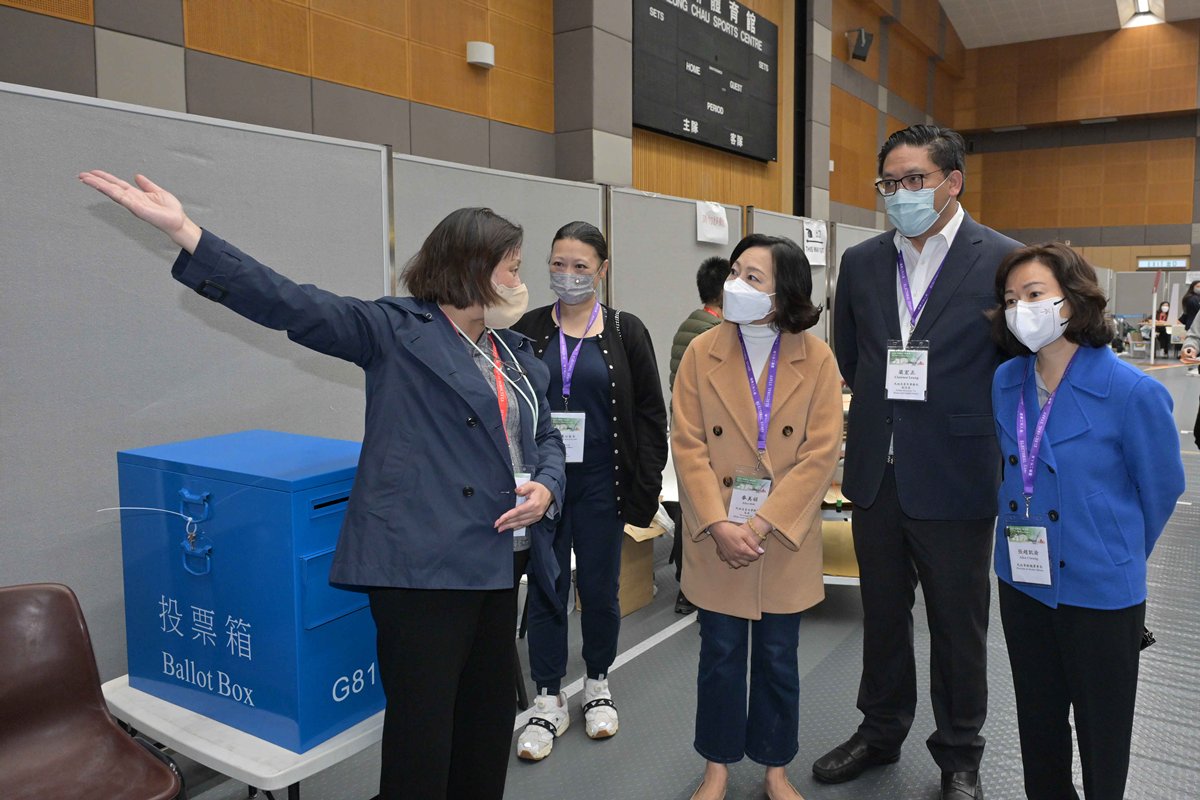 news.gov.hk - Alice Mak inspects polling station