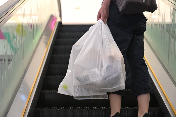 news.gov.hk - Upgraded bag charge working well