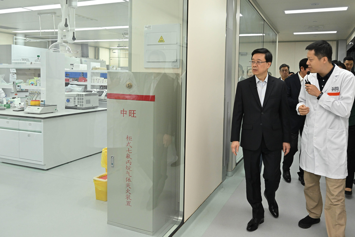 news.gov.hk - CE meets Chongqing officials