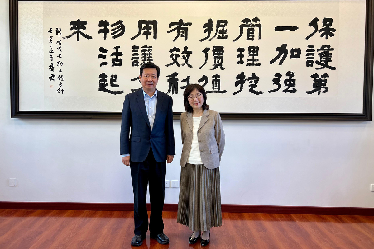 news.gov.hk - Bernadette Linn meets officials