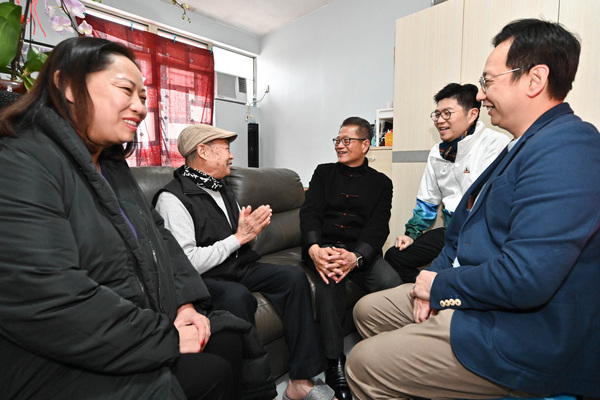 news.gov.hk - FS, officials make year-end visits