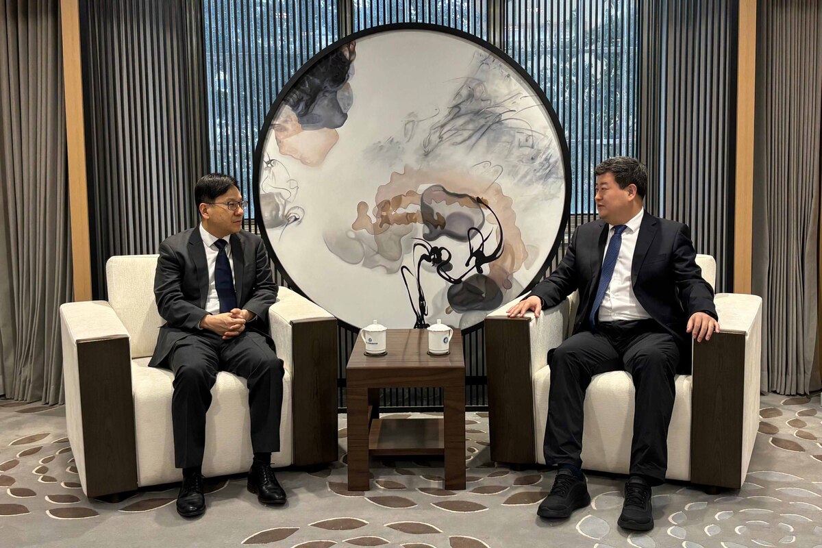 news.gov.hk - Chris Sun views talent pact signing