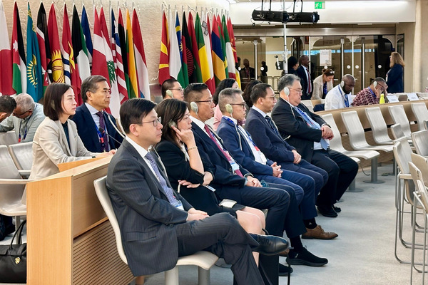 news.gov.hk - Chris Sun attends labour conference