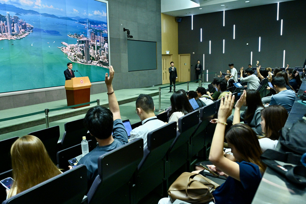 news.gov.hk - 2 teams selected for CE award