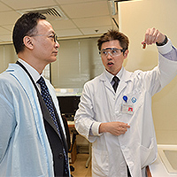 news.gov.hk - Clement Cheung tours Gov't Lab
