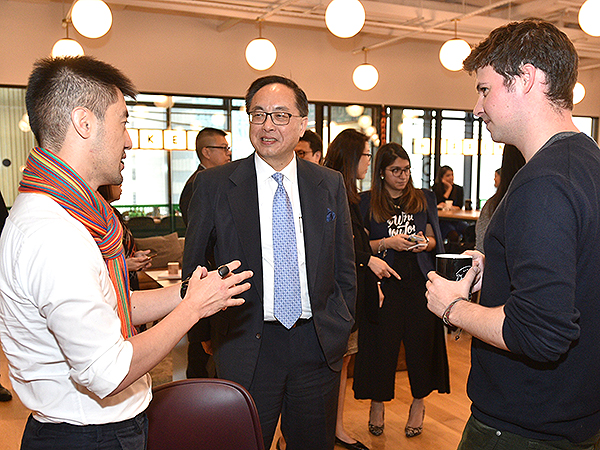 news.gov.hk - Nicholas Yang visits Wan Chai